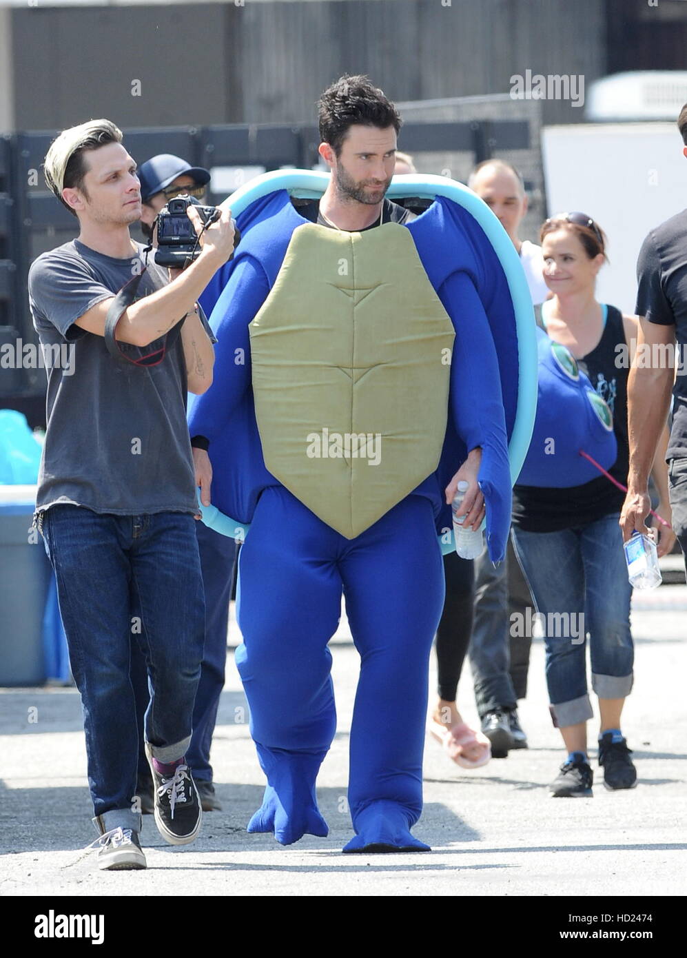 Pregnant Behati Prinsloo visits husband Adam Levine on the set of his ...