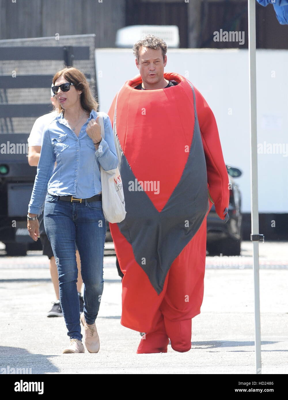 Pregnant Behati Prinsloo visits husband Adam Levine on the set of his ...