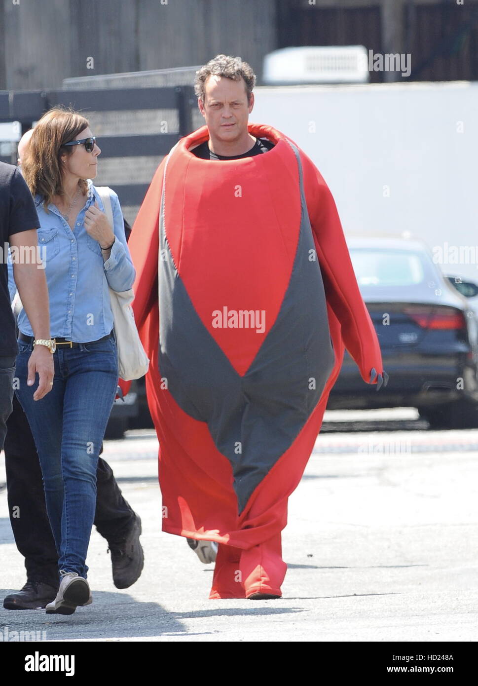 Pregnant Behati Prinsloo visits husband Adam Levine on the set of his ...