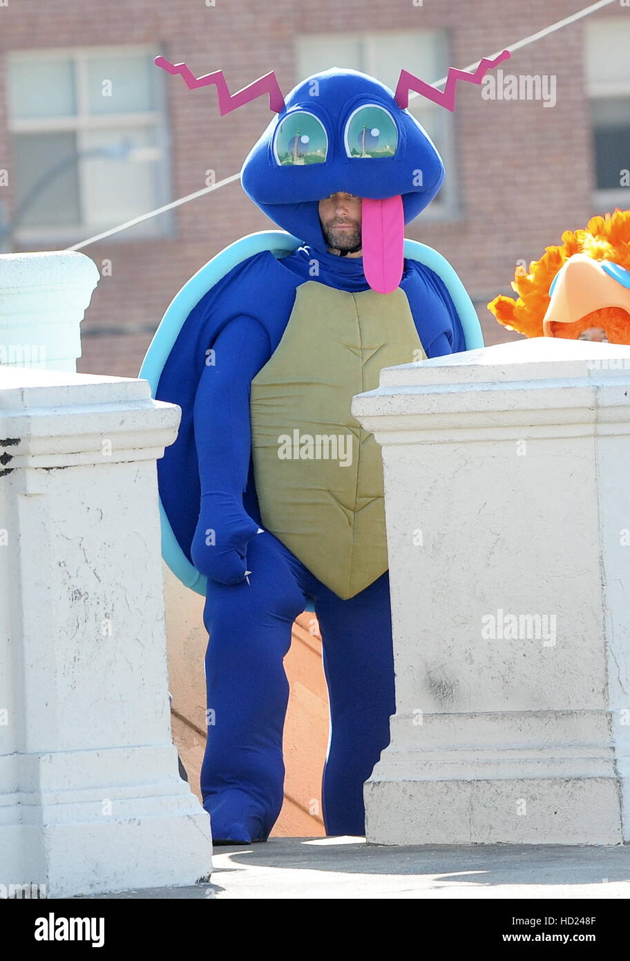Adam Levine and Maroon 5 band mates filming their latest music video ...