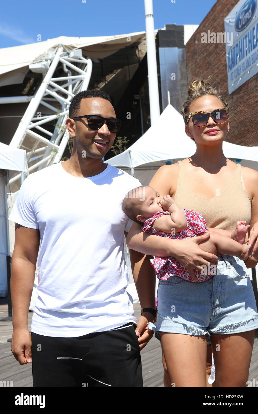 Chrissy Teigen and John Legend with their baby Luna Simone Stephens ...