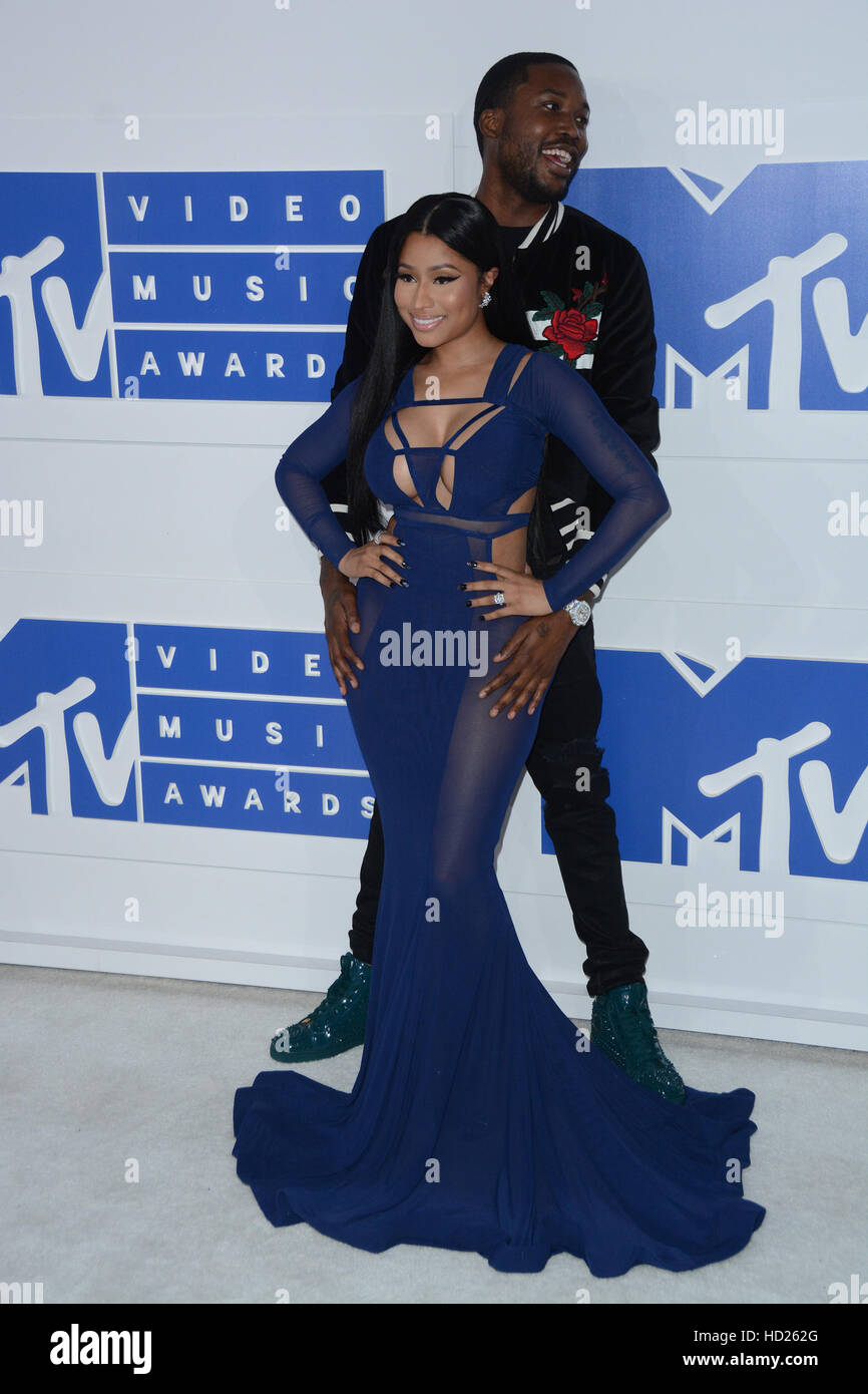 2016 MTV Video Music Awards - Red Carpet Arrivals Featuring: Nicki ...