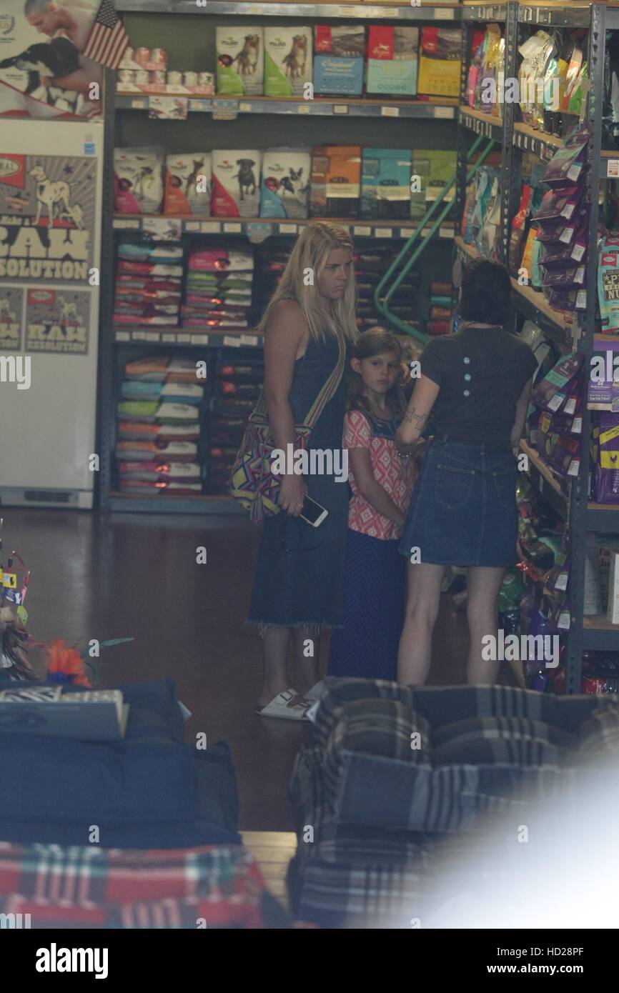 Busy Philipps spotted with her daughter, Birdie Leigh, shopping for a ...