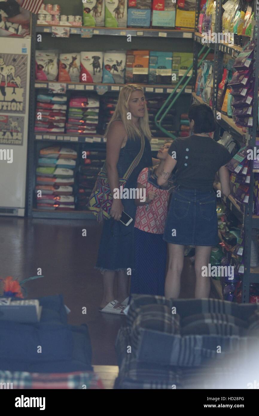 Busy Philipps spotted with her daughter, Birdie Leigh, shopping for a ...