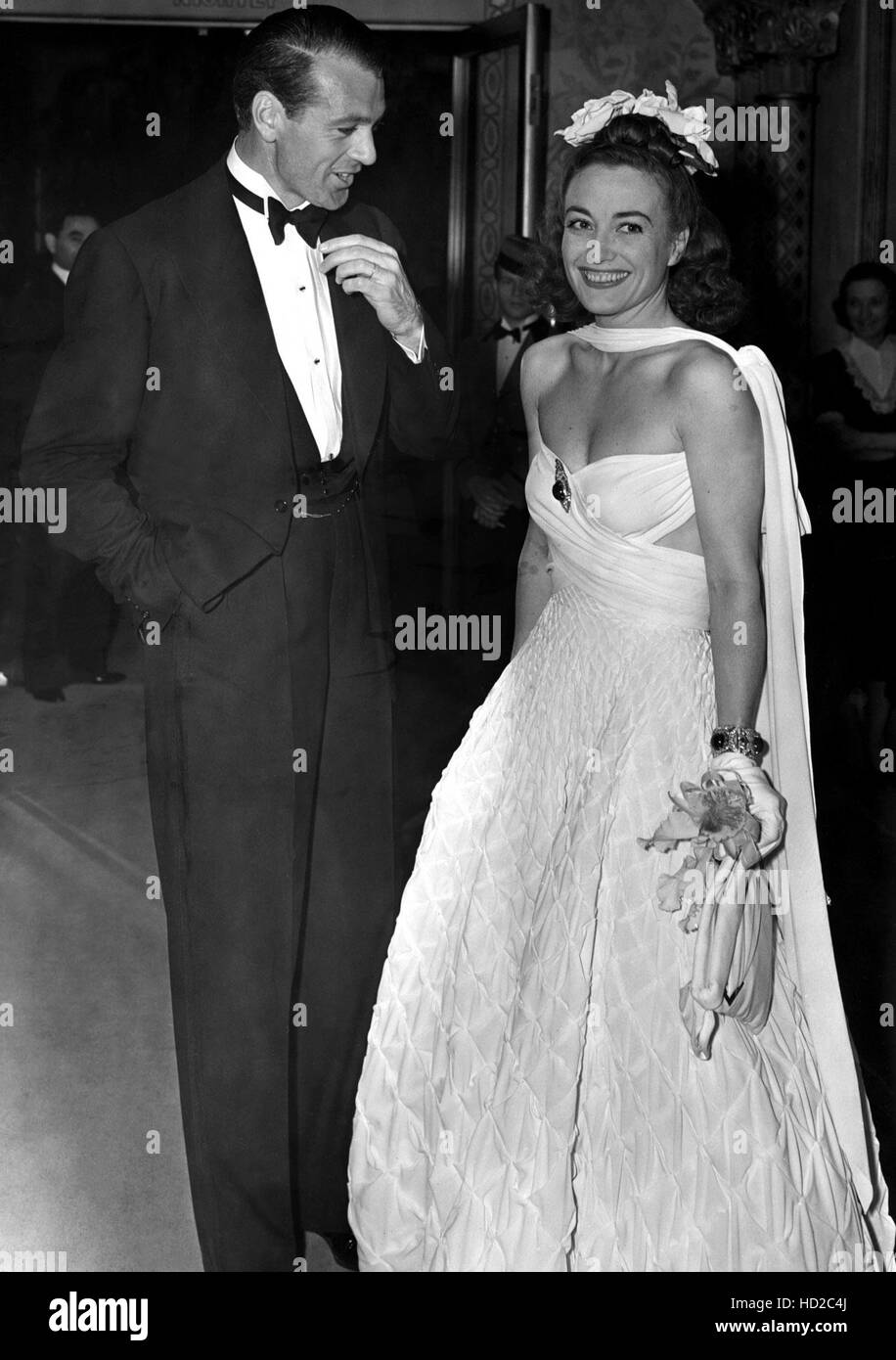 Joan Crawford and Gary Cooper at Screen Actors Guild party at the ...