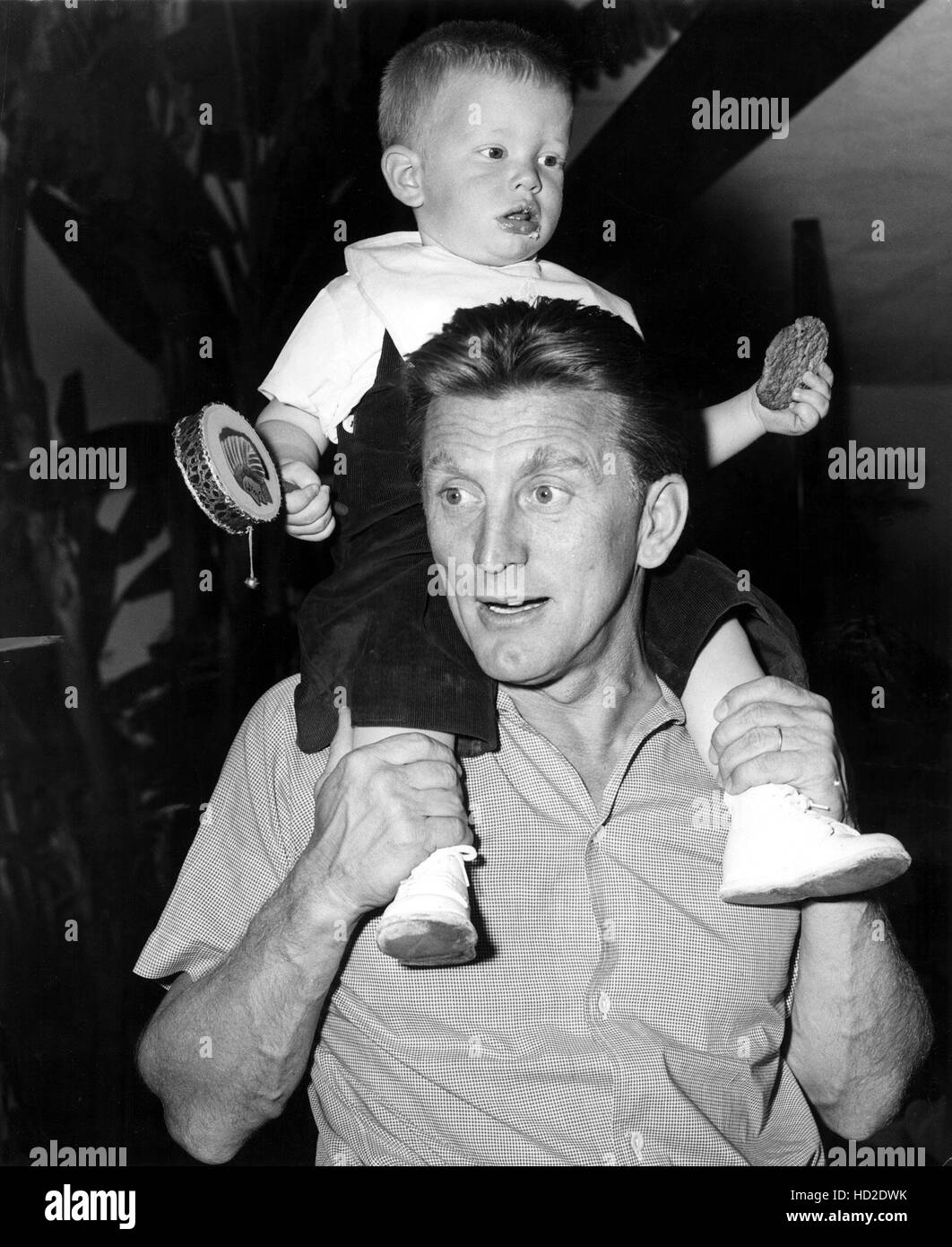 Kirk Douglas with son Peter, 1957 Stock Photo - Alamy