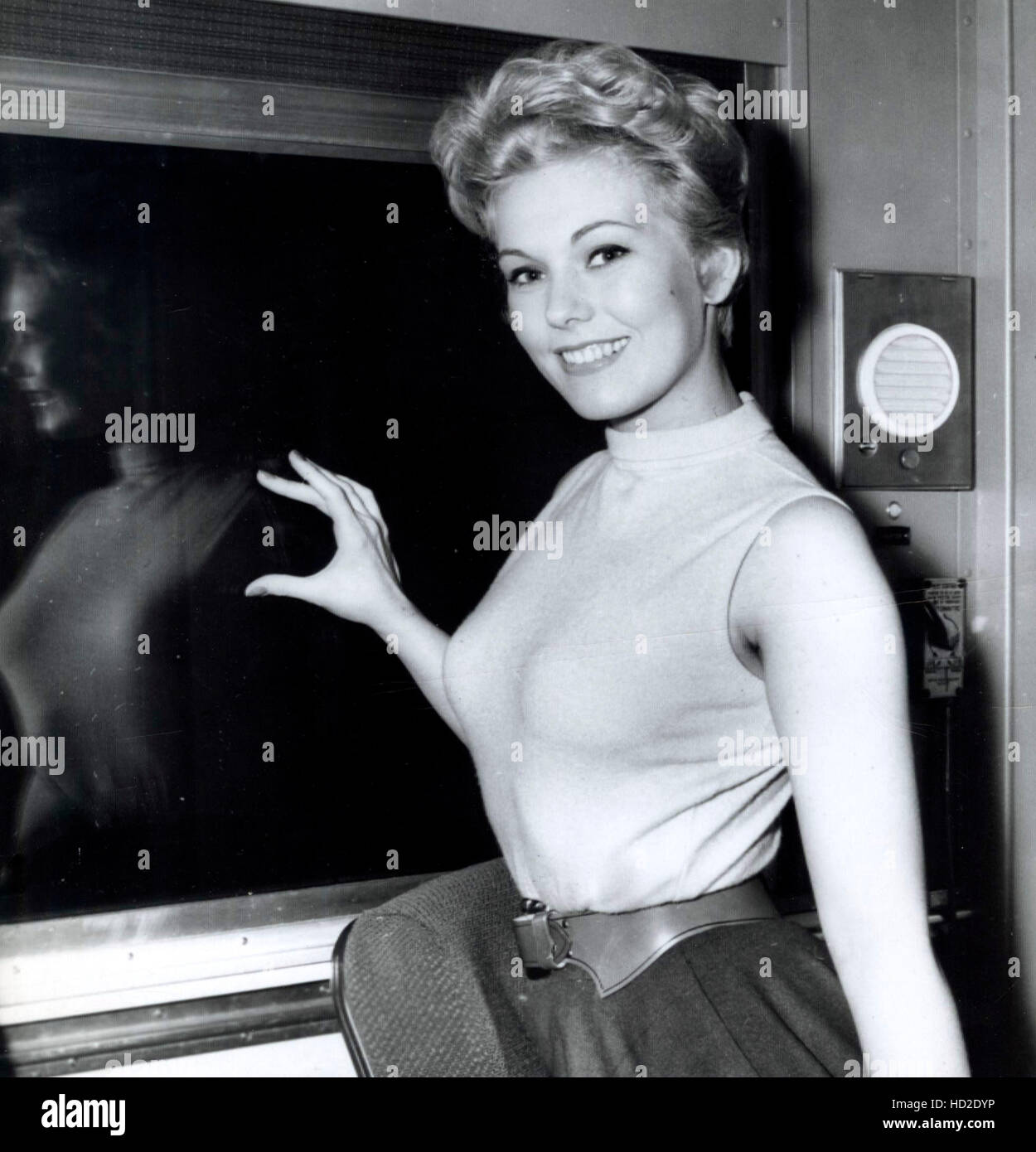 Sweater girl 1950s hi-res stock photography and images - Alamy