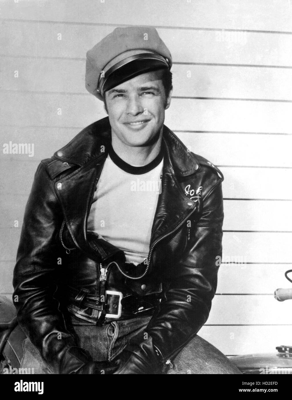 Marlon Brando on the set of THE WILD ONE, 1954 Stock Photo - Alamy