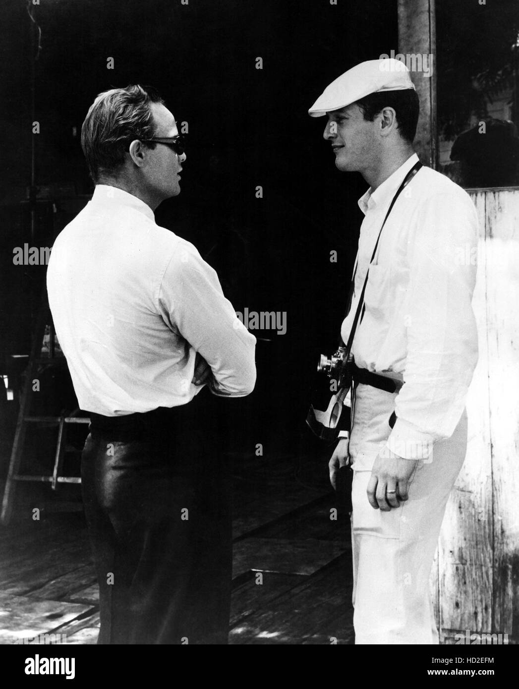 Marlon Brando, Paul Newman (with Leica camera) on the set of FUGITIVE ...