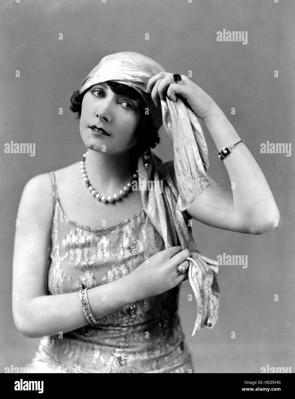 Mae Busch, demonstrating how to tie a turban, 1925 Stock Photo - Alamy