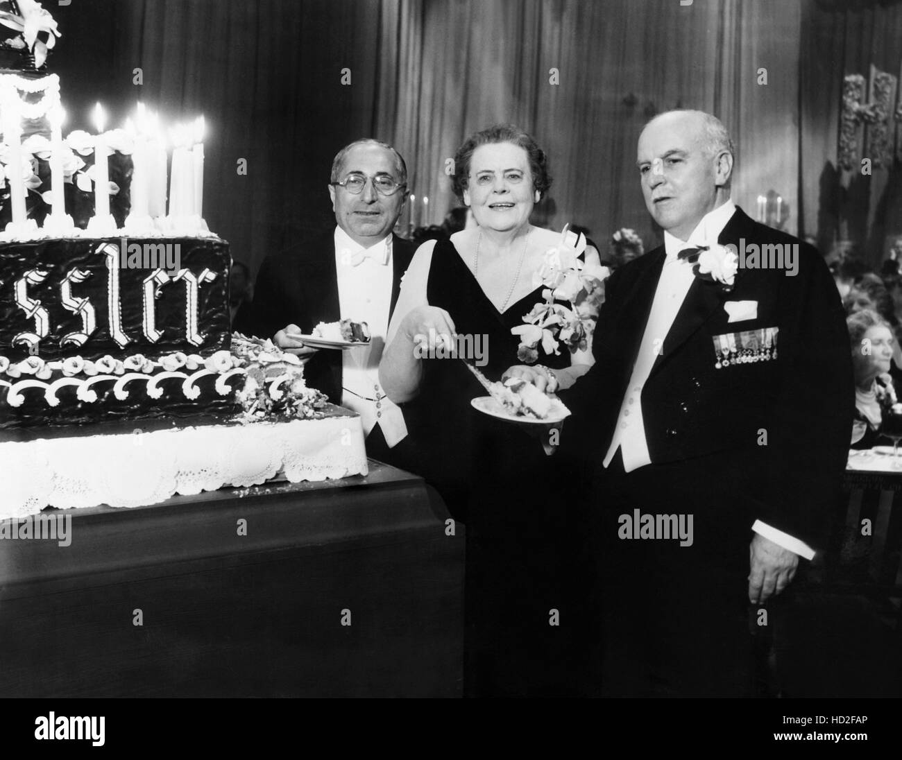 From left, Louis B. Mayer, Marie Dressler, California Governor James ...