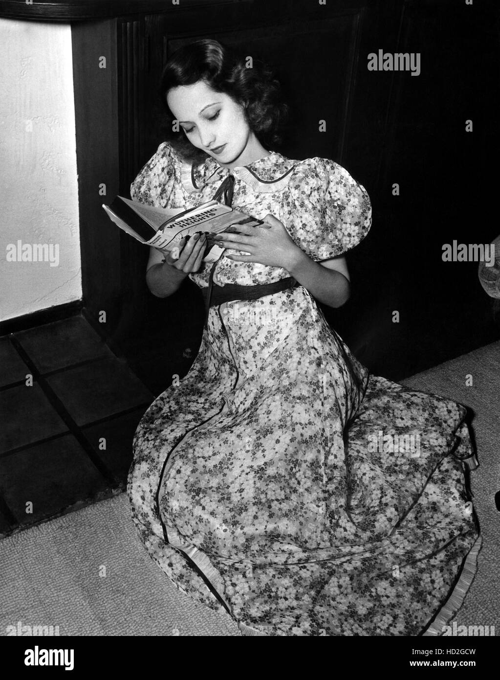 Merle Oberon reading Wuthering Heights, ca. 1930s Stock Photo - Alamy