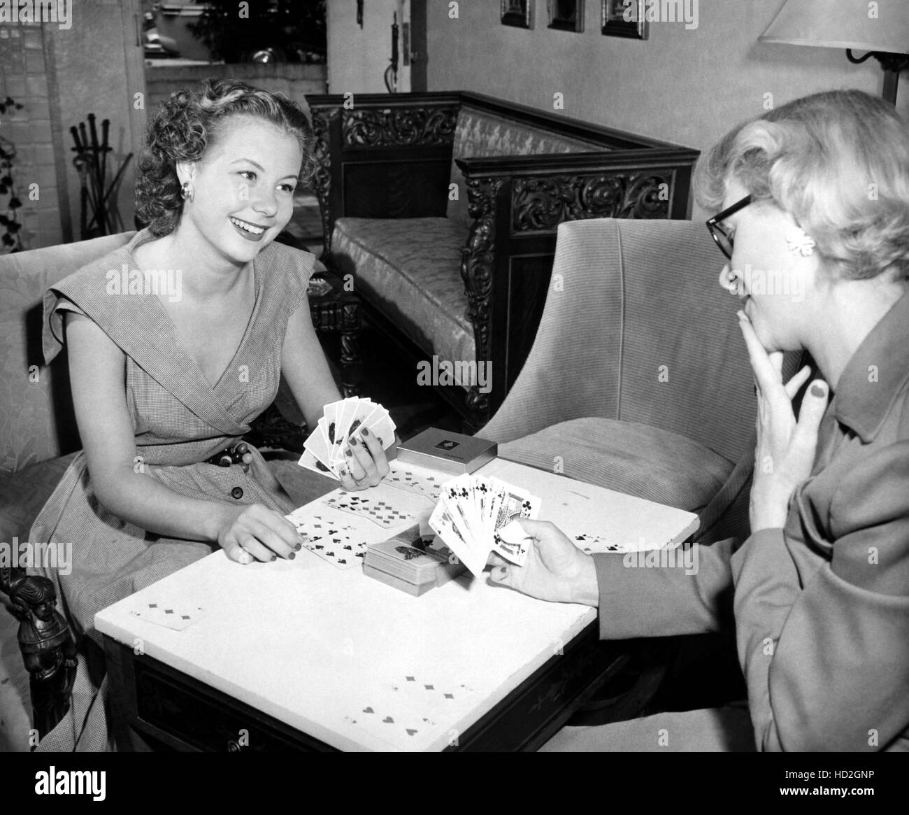 Mitzi Gaynor playing canasta with her mother, ca. early 1950s Stock ...