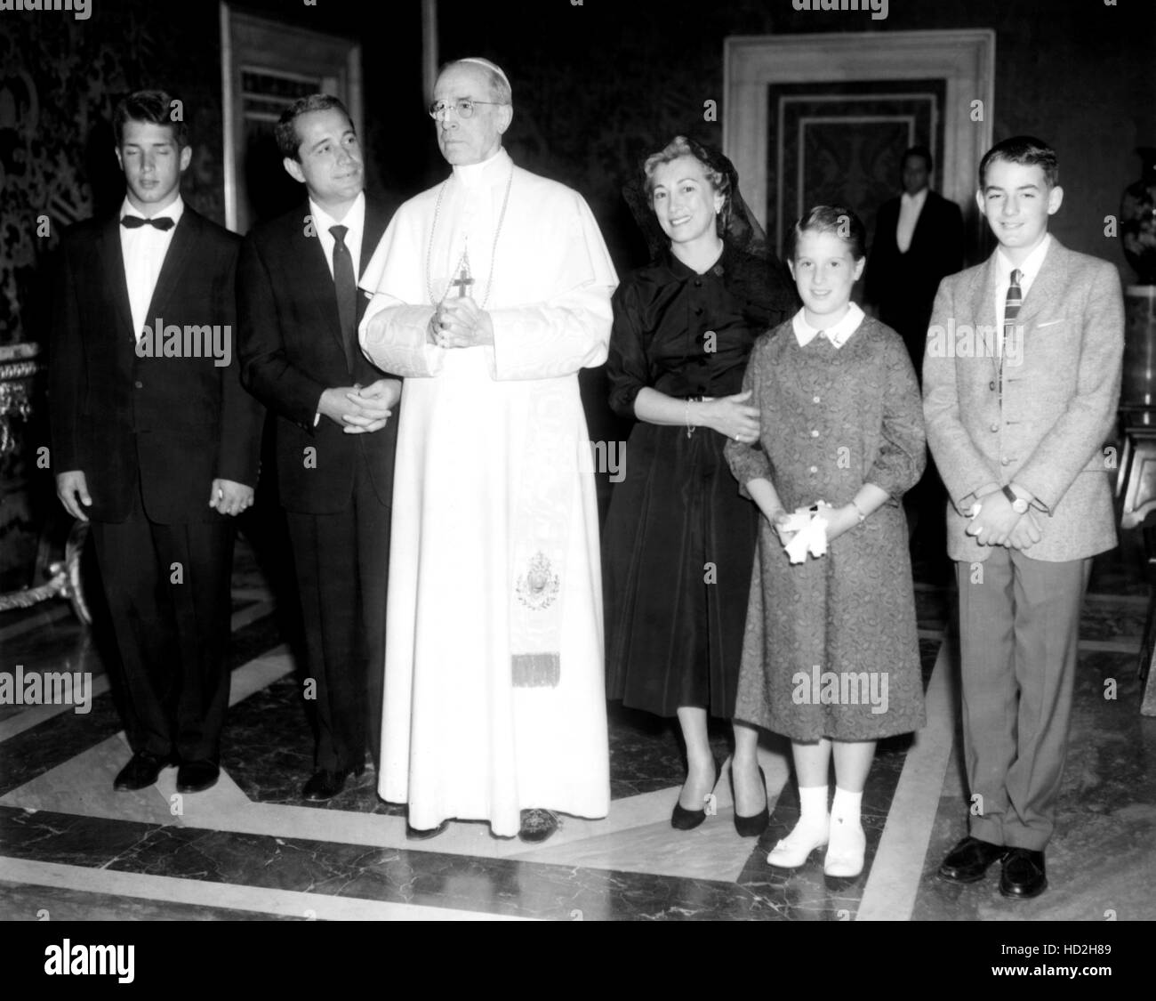 Perry Como, getting his family blessed by the Pope (from left, Ronald ...