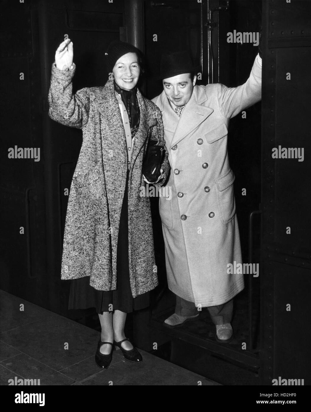 Peter Lorre with wife, Celia Lovsky, arriving on the 20th Century, 1935 ...