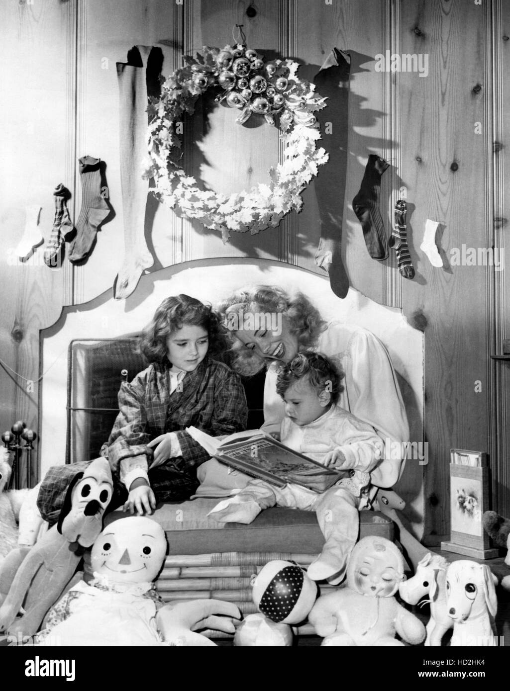 Penny Singleton reading Christmas story to daughters (l to r) Dorothy ...