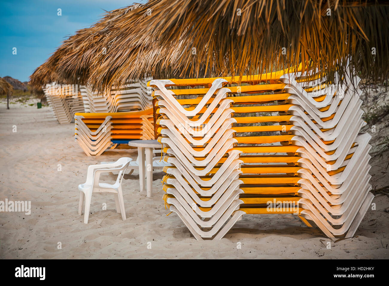 Deckchairs and beach huts hi-res stock photography and images - Alamy