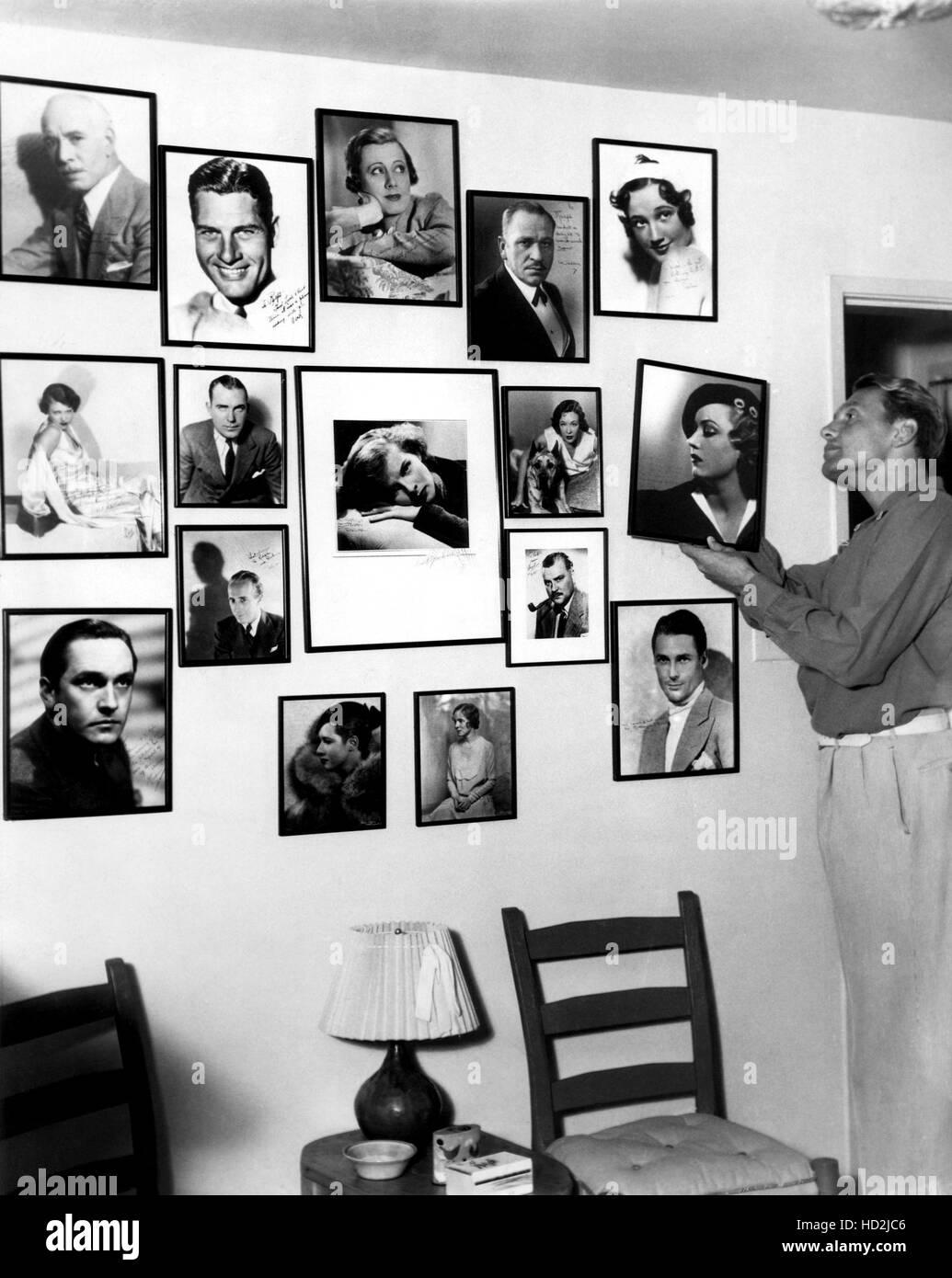 Ralph Bellamy adding an autographed photo of Fay Wray to his wall ...