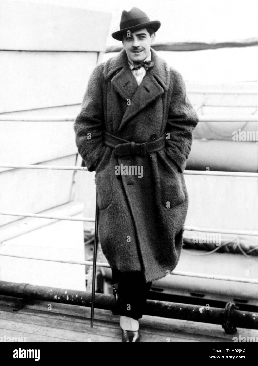 Ramon Novarro returning from Europe on the S.S. Paris, March 1924 Stock ...