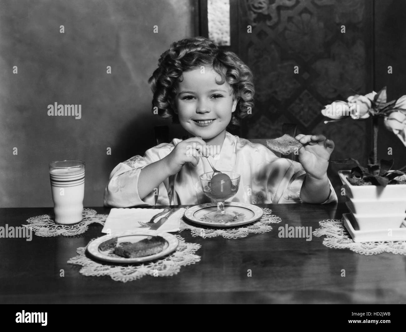 Shirley Temple, ca. 1935 Stock Photo - Alamy