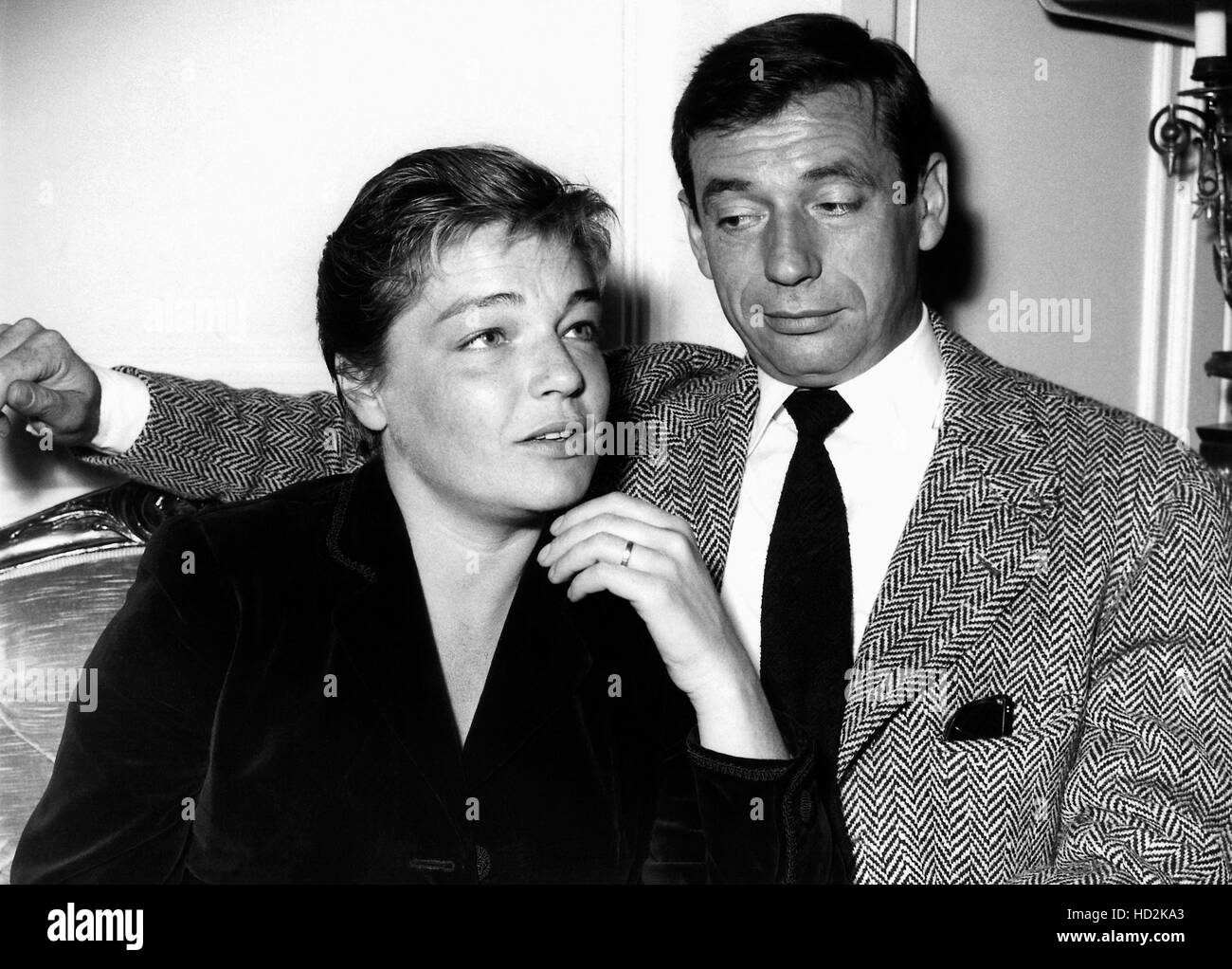 Simone Signoret and Yves Montand, ca. 1950s Stock Photo - Alamy