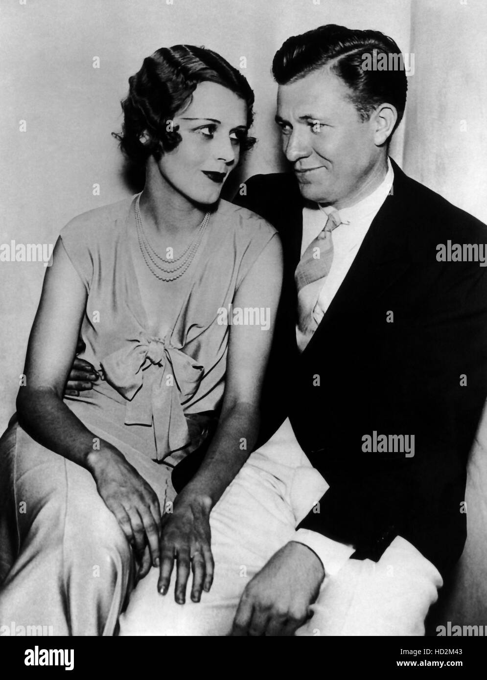 Newlyweds June Collyer, Stuart Erwin, at their apartment, August 1931 ...