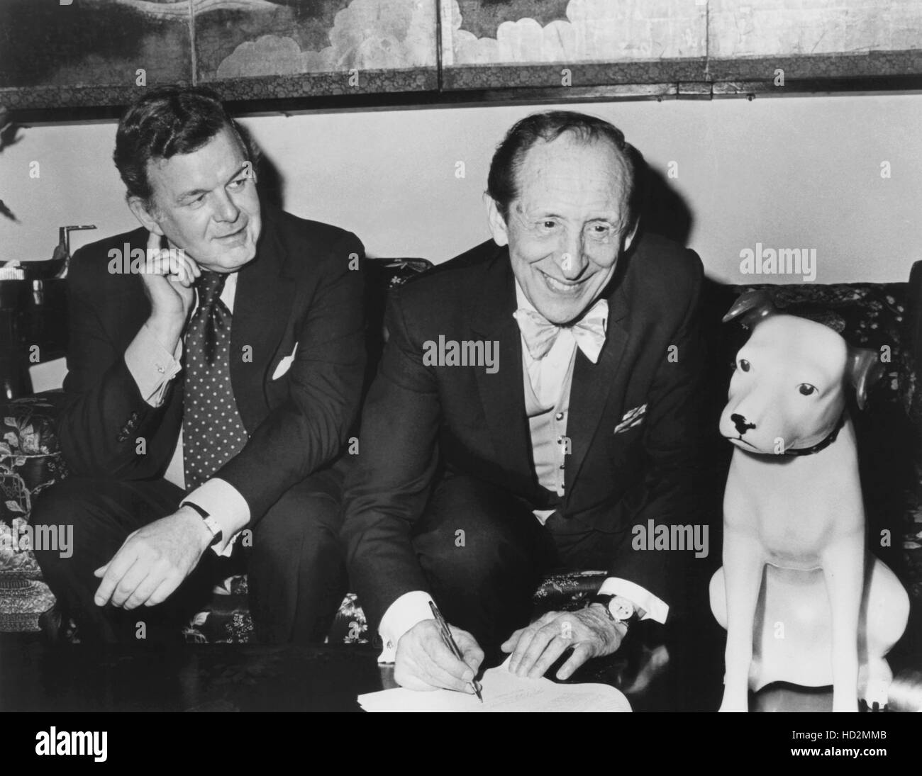 Vladimir Horowitz (right) signs recording contract with RCA Records as ...
