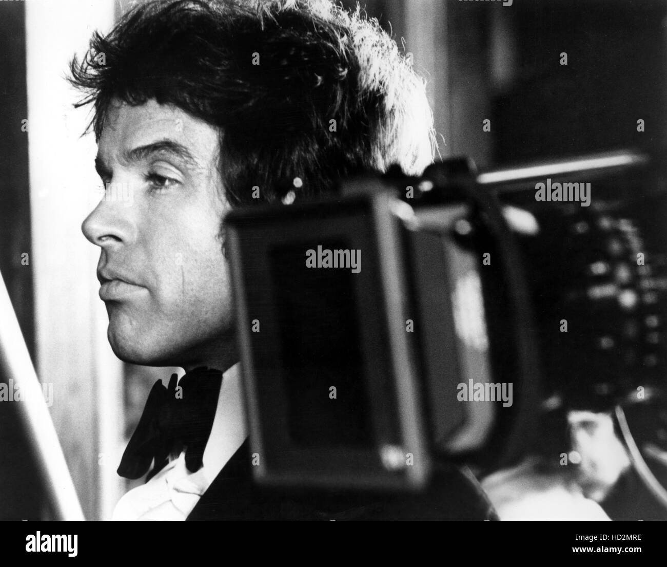 Warren Beatty on the set of SHAMPOO, 1975 Stock Photo - Alamy