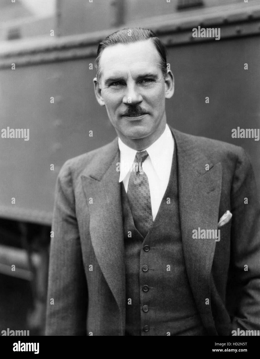 Walter Huston en route to England to appear in Gaumont-British ...