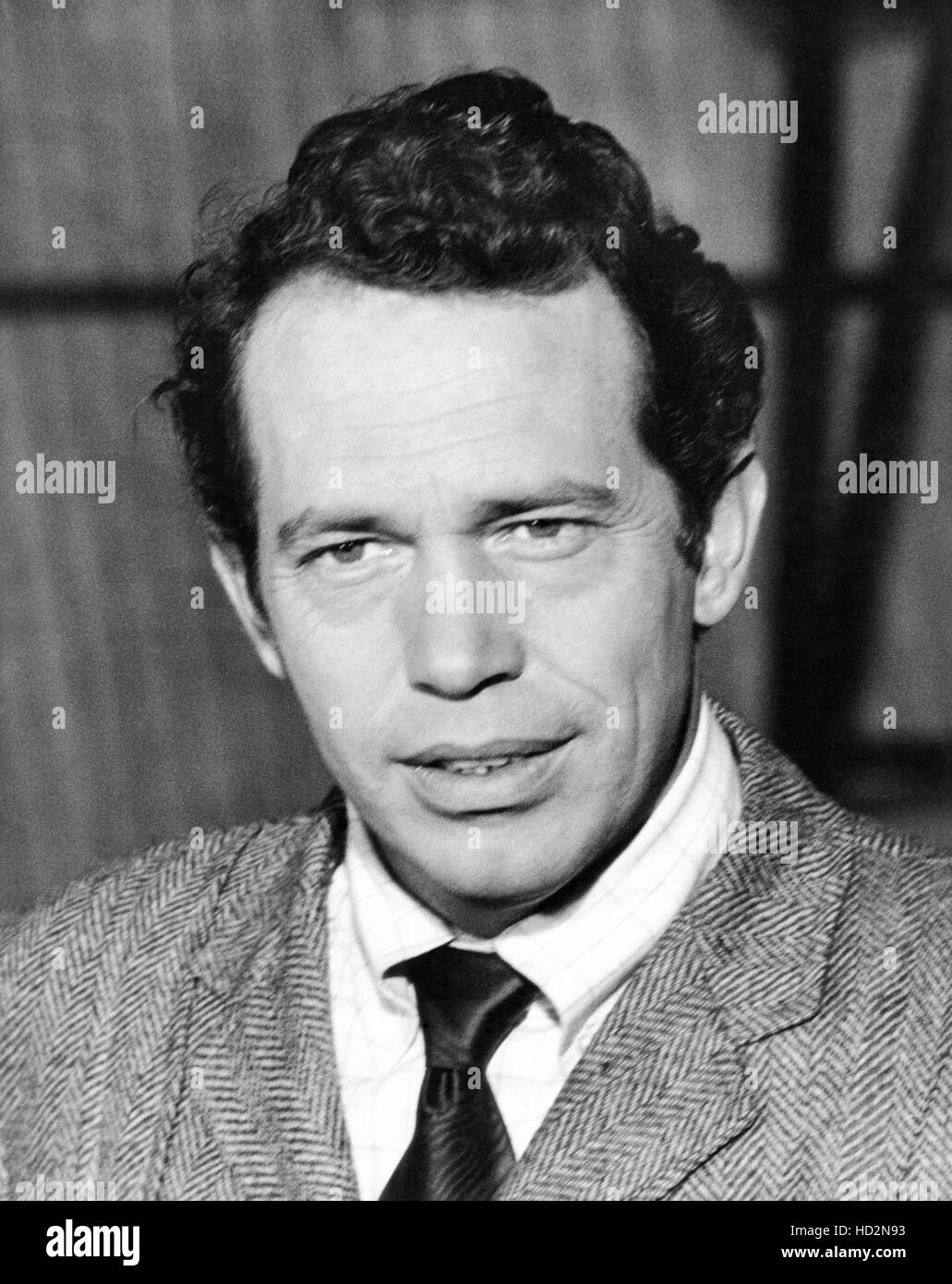 Warren Oates, portrait ca. 1969 Stock Photo - Alamy