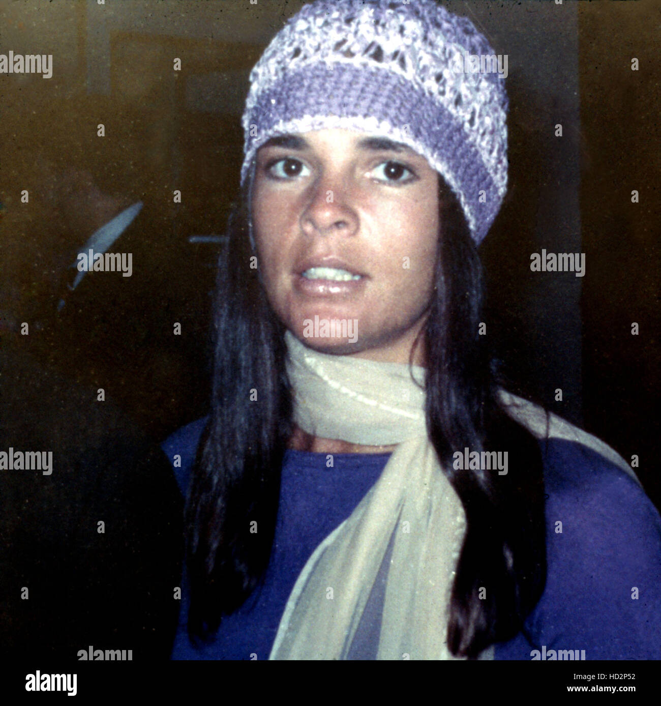 Ali MacGraw, candid in knitted hat Stock Photo - Alamy