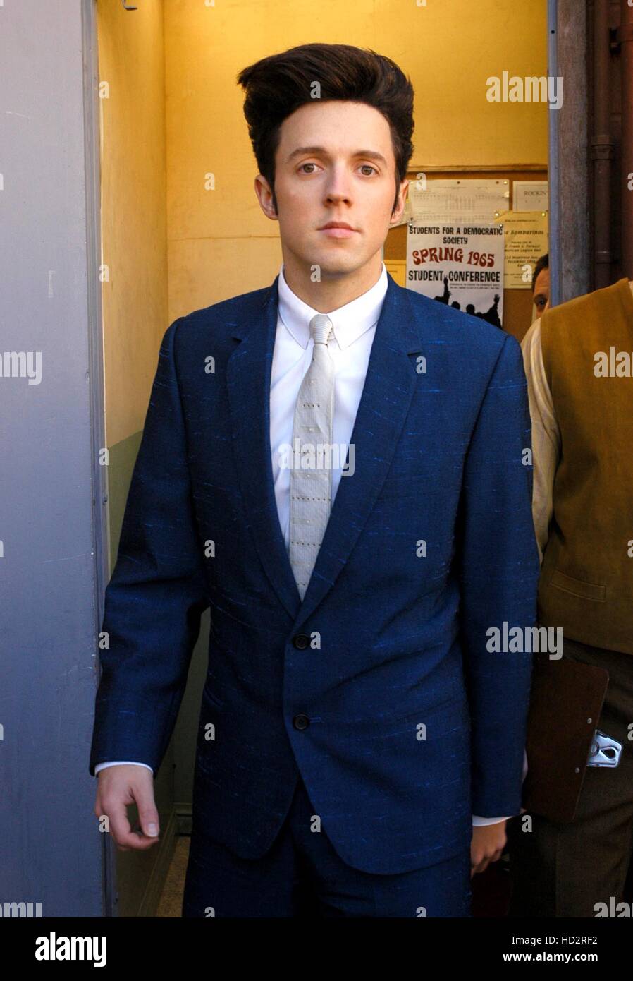 Jason Mraz Performing on 'American Dreams' as Singer Dion, Sunset Gower ...