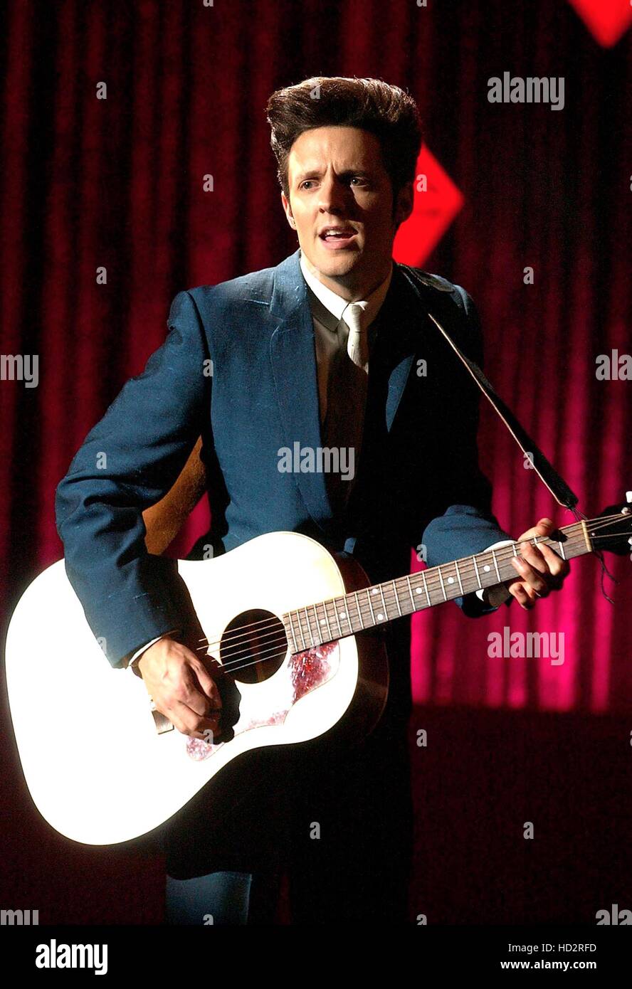 Jason Mraz Performing on 'American Dreams' as Singer Dion, Sunset Gower ...