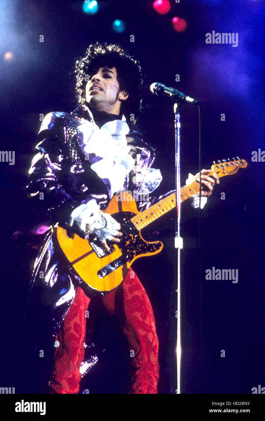 Prince performing at the Forum., Los Angeles, California, United States ...