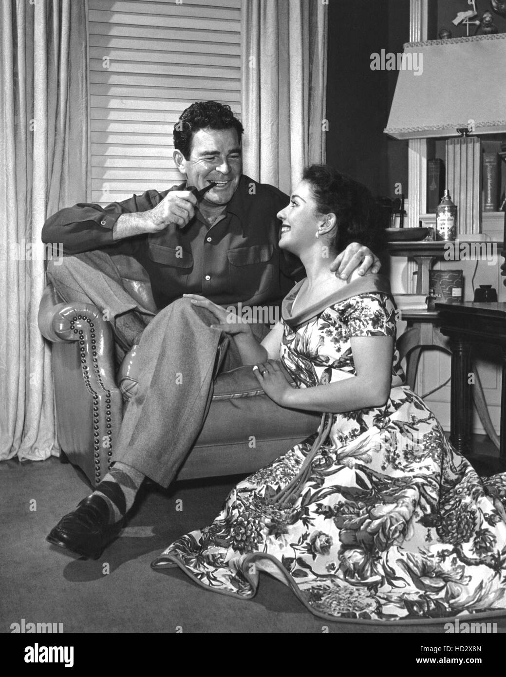 Rod Cameron at home with his first wife, Angela, ca. mid-1950s Stock ...