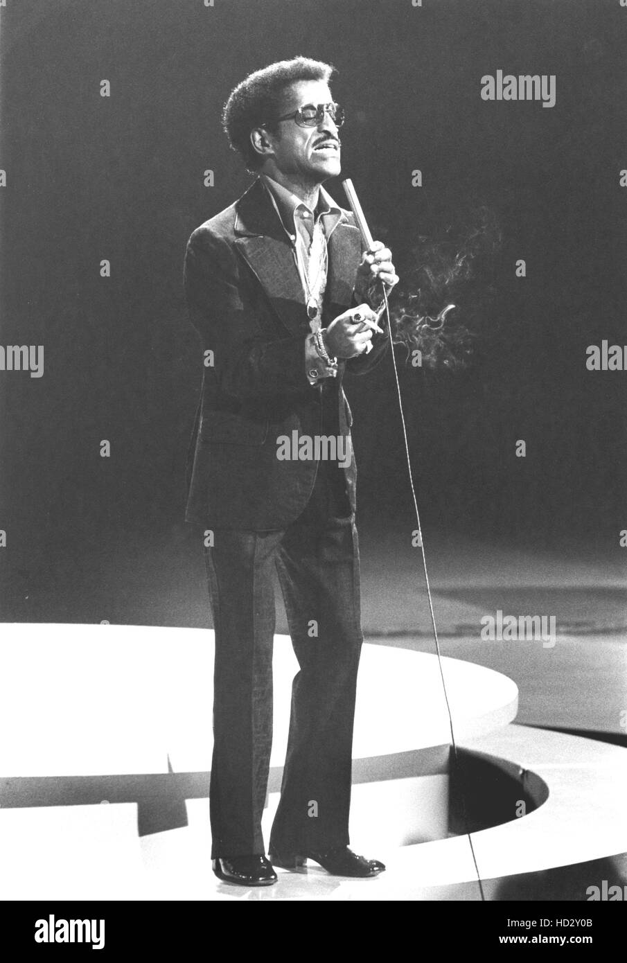 Sammy Davis Jr performing, 1970s Stock Photo - Alamy