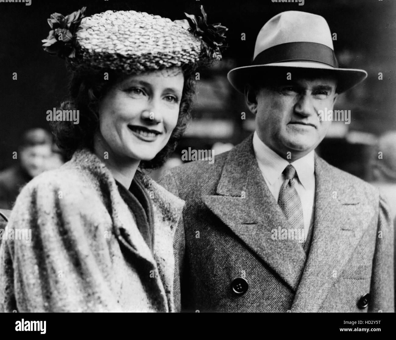 Samuel Goldwyn and his second wife, Frances (Howard) Goldwyn, arriving ...