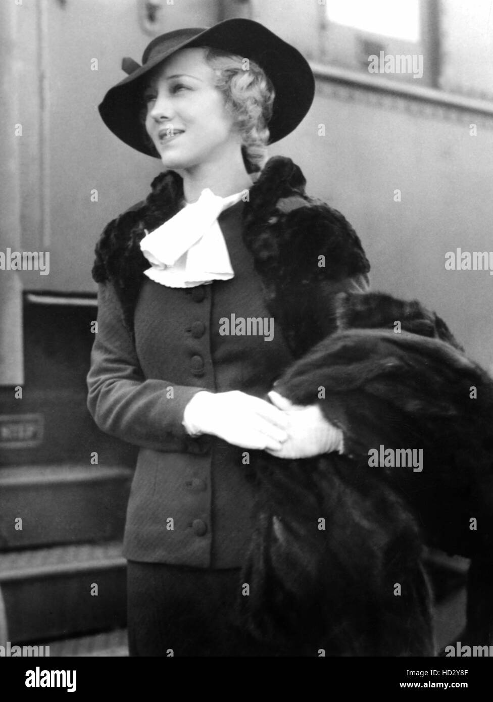 Sally Rand arrives in Hollywood to appear in Paramount Pictures, 1933 ...