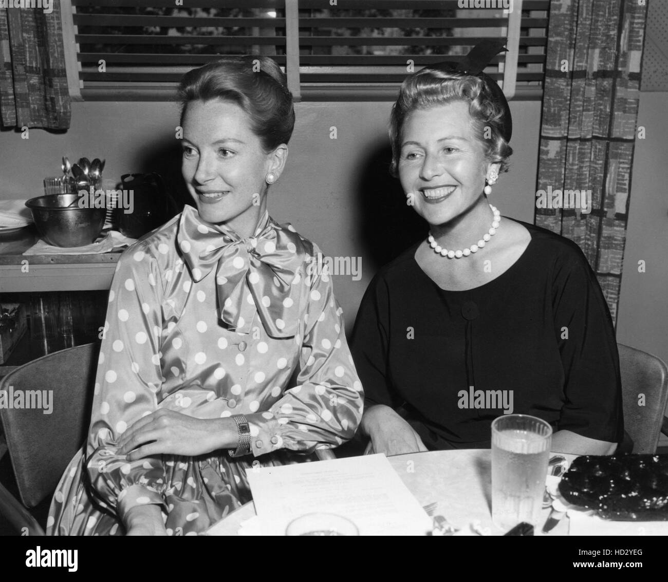 Deborah Kerr and Sheilah Graham on set for BELOVED INFIDEL, 1959 Stock ...