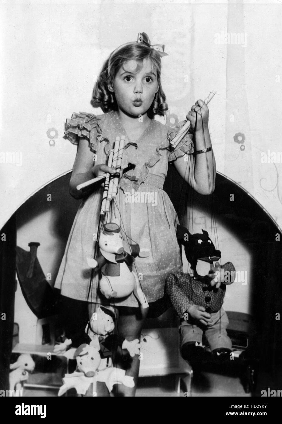 Shirley Jean Rickert, Columbia child star works puppets at The Wilshire ...
