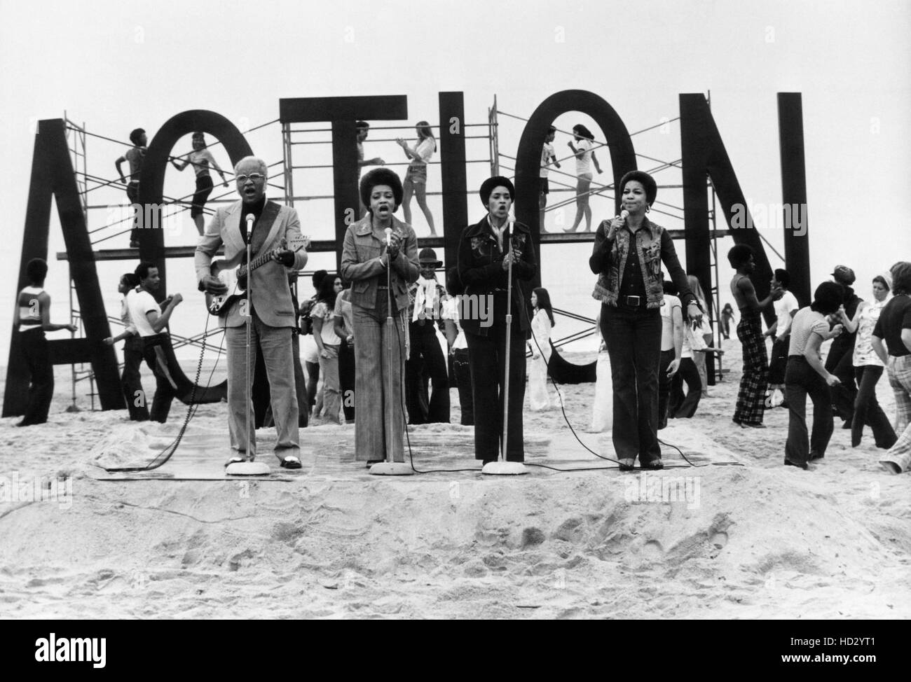 The Staple Singers, Roebuck 'Pops' Staples, daughters, Mavis, Yvonne ...