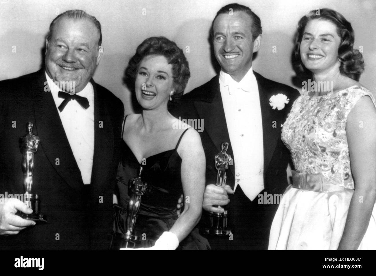 Burl Ives, Susan Hawyard, David Niven with their Academy Awards pose ... Burl Ives, Susan Hawyard, David Niven with their Academy Awards pose ...