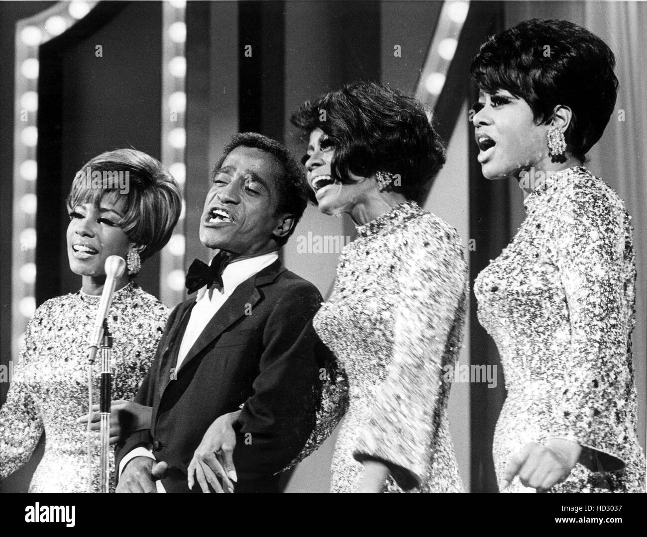 The Supremes (Mary Wilson, Diana Ross, Cindy Birdsong) with Sammy Davis ...