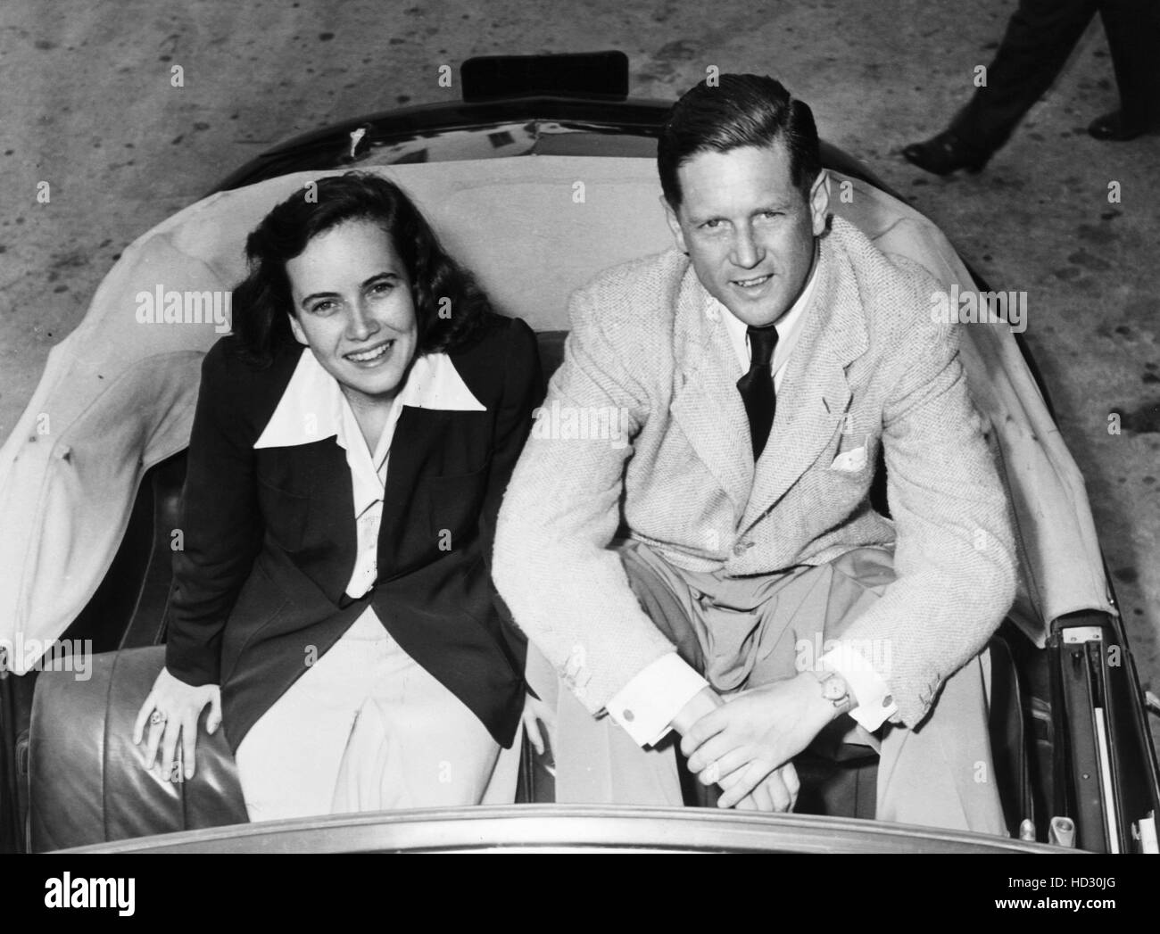 Teresa Wright, right, and her fiance, screenwriter Niven Busch, 1941 ...