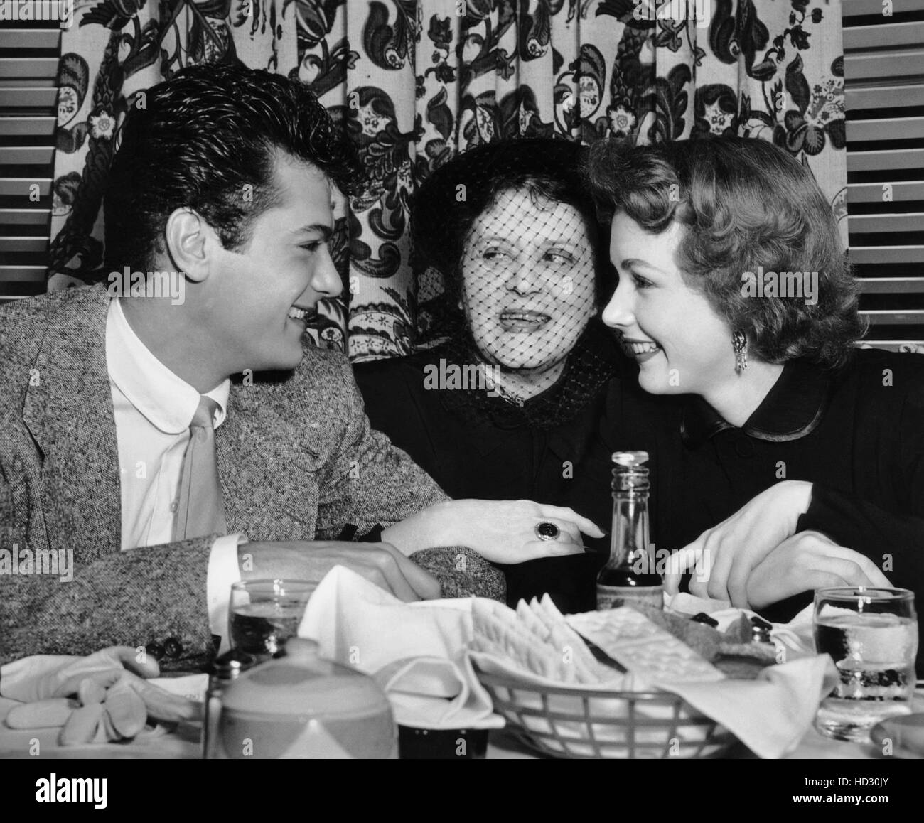 Theda Bara, visiting Tony Curtis, Piper Laurie, at Universal ...