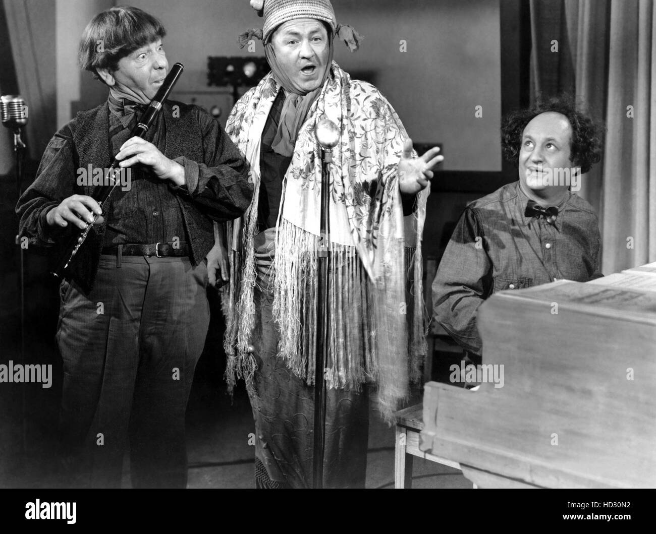 MICROPHONIES, Moe Howard, Curly Howard, Larry Fine, 1945, singing Stock ...