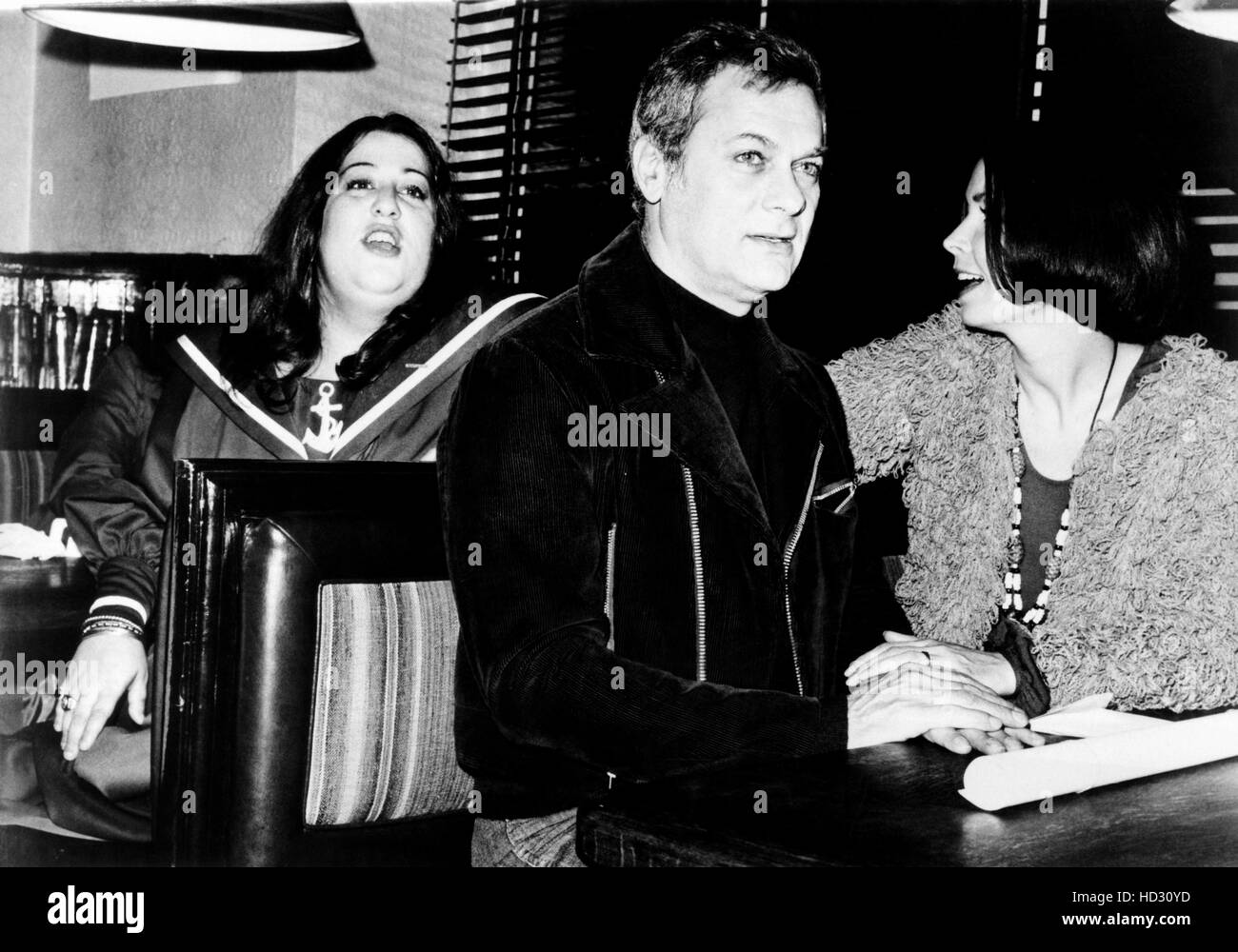From left: Mama Cass Elliot, Tony Curtis, Leslie Curtis at political ...