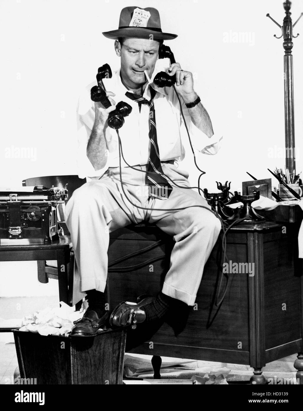 William Holden demonstrates how not to play a newspaperman in publicity ...