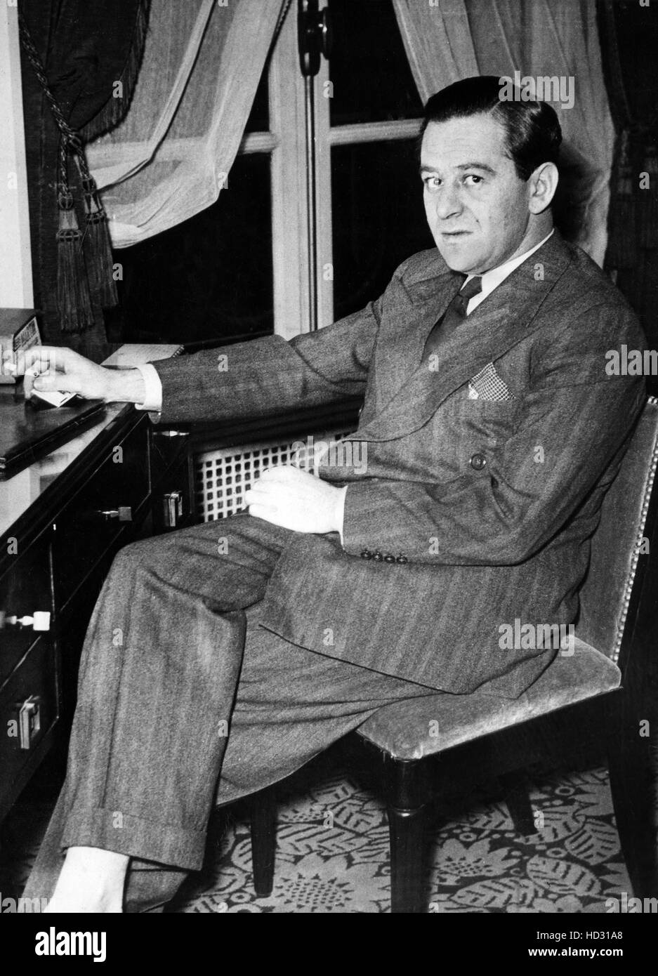 1937 paris france hi-res stock photography and images - Alamy