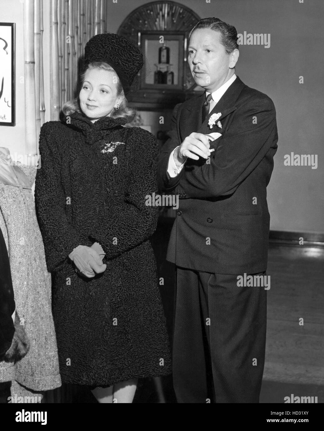 From left: real life married couple Ann Sothern and Roger Pryor arrive ...